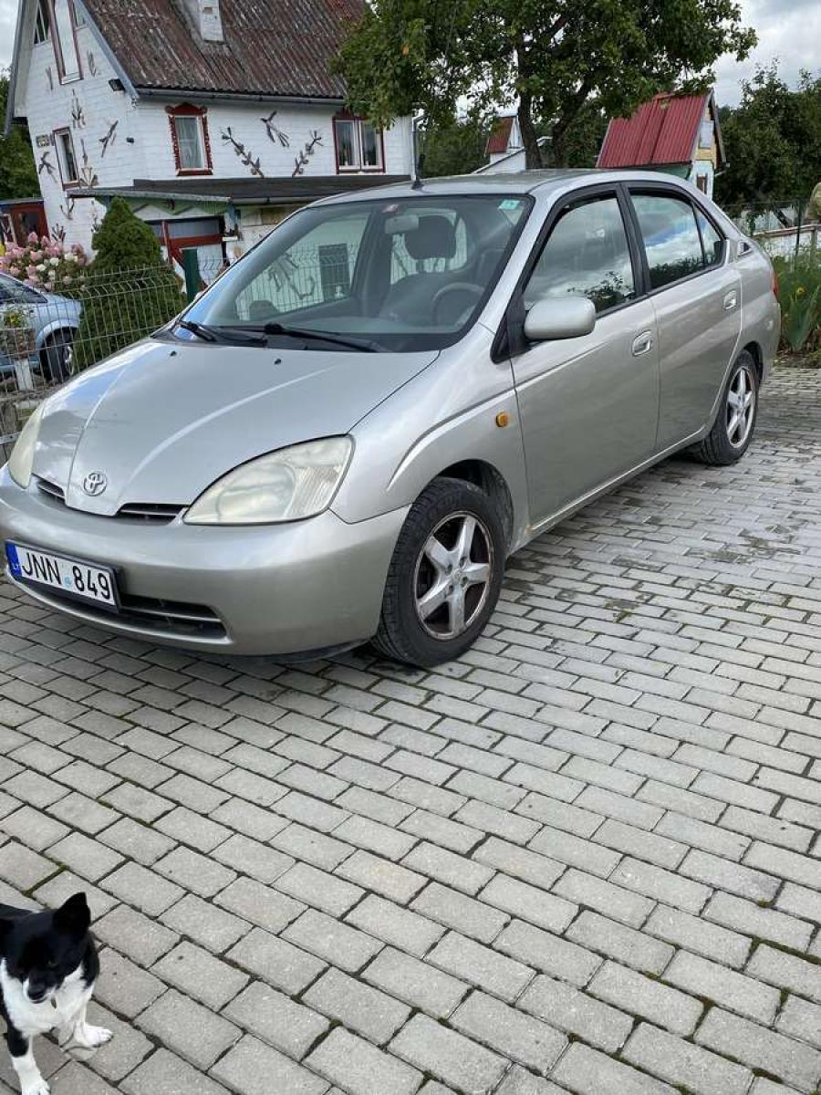 Grey Toyota Prius 2000 in Klaipeda, with an engine capacity of 1.50 L and mileage of 177 thousand km for 2000 €, photo 1 on AUTOMOTO.COM.LV