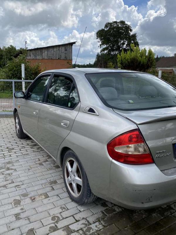 Grey Toyota Prius 2000 in Klaipeda, with an engine capacity of 1.50 L and mileage of 177 thousand km for 2000 €, photo 3 on AUTOMOTO.COM.LV