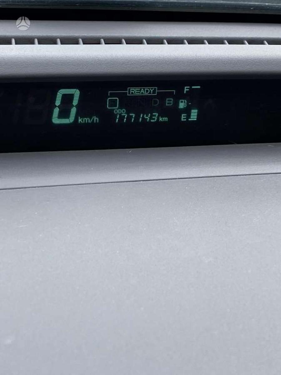 Grey Toyota Prius 2000 in Klaipeda, with an engine capacity of 1.50 L and mileage of 177 thousand km for 2000 €, photo 5 on AUTOMOTO.COM.LV