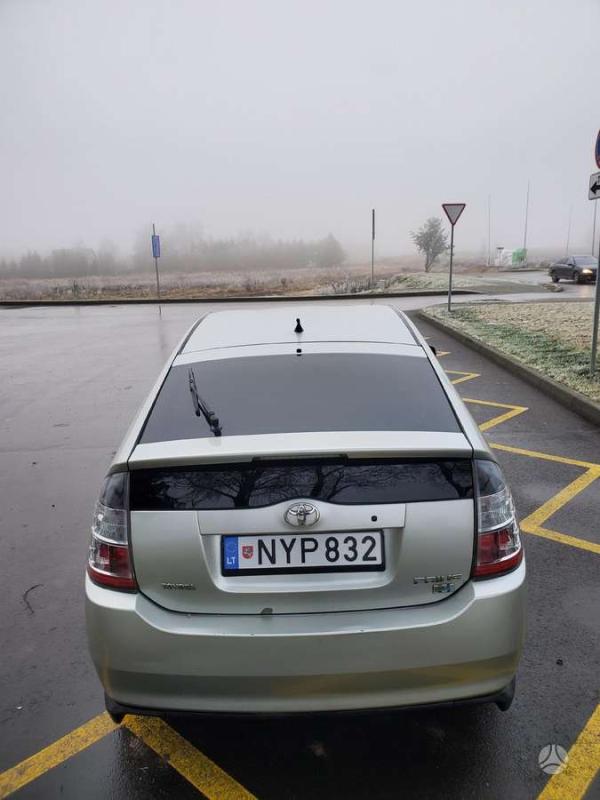 Grey Toyota Prius 2005 in Vilnius, with an engine capacity of 1.49 L and mileage of 163 thousand km for 2950 €, photo 3 on AUTOMOTO.COM.LV