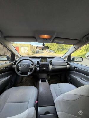 Grey Toyota Prius 2005 in Vilnius, with an engine capacity of 1.50 L and mileage of 286 thousand km for 2600 €, photo 11 on AUTOMOTO.COM.LV