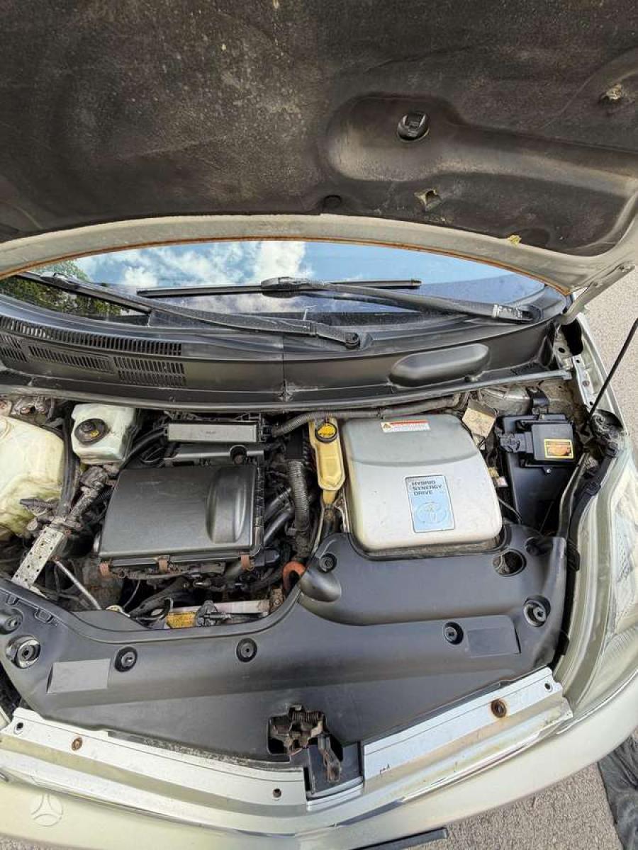 Grey Toyota Prius 2005 in Vilnius, with an engine capacity of 1.50 L and mileage of 286 thousand km for 2600 €, photo 12 on AUTOMOTO.COM.LV