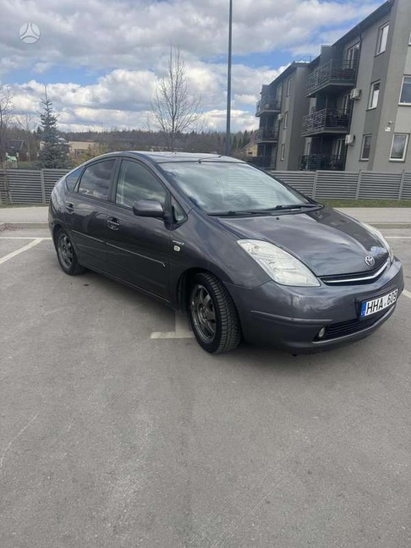 Grey Toyota Prius 2007 in Siauliai, with an engine capacity of 1.50 L and mileage of 315 thousand km for 3300 €, photo 1 on AUTOMOTO.COM.LV