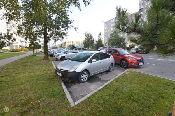 Toyota Prius 2008 Viļņa vietnē Pelēks Toyota Prius 2008 Viļņa, ar dzinēja tilpumu 1.80 L un nobraukumu 200 tūkst. km par 2750 €, foto 5 vietnē AUTOMOTO.COM.LV