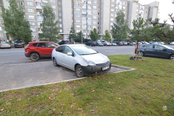 Toyota Prius 2008 Viļņa vietnē Pelēks Toyota Prius 2008 Viļņa, ar dzinēja tilpumu 1.80 L un nobraukumu 200 tūkst. km par 2750 €, foto 7 vietnē AUTOMOTO.COM.LV
