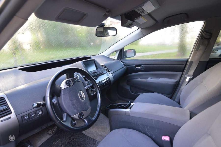 Grey Toyota Prius 2008 in Vilnius, with an engine capacity of 1.80 L and mileage of 200 thousand km for 2750 €, photo 9 on AUTOMOTO.COM.LV