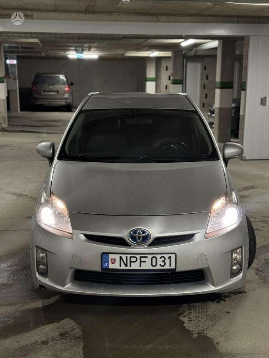 Pelēks Toyota Prius 2011 Viļņa, ar dzinēja tilpumu 1.80 L un nobraukumu 305 tūkst. km par 4850 €, foto 5 vietnē AUTOMOTO.COM.LV