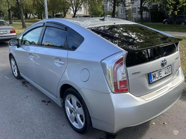 Pelēks Toyota Prius 2011 Viļņa, ar dzinēja tilpumu 1.80 L un nobraukumu 165 tūkst. km par 8500 €, foto 2 vietnē AUTOMOTO.COM.LV