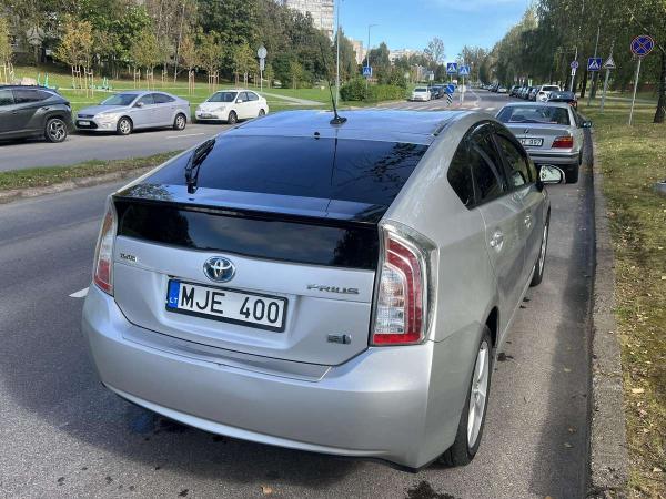 Pelēks Toyota Prius 2011 Viļņa, ar dzinēja tilpumu 1.80 L un nobraukumu 165 tūkst. km par 8500 €, foto 7 vietnē AUTOMOTO.COM.LV
