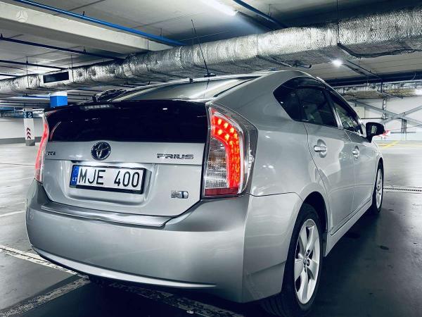 Pelēks Toyota Prius 2011 Viļņa, ar dzinēja tilpumu 1.80 L un nobraukumu 165 tūkst. km par 8500 €, foto 9 vietnē AUTOMOTO.COM.LV