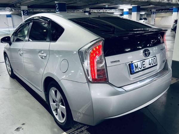 Pelēks Toyota Prius 2012 Viļņa, ar dzinēja tilpumu 1.80 L un nobraukumu 159 tūkst. km par 8900 €, foto 1 vietnē AUTOMOTO.COM.LV