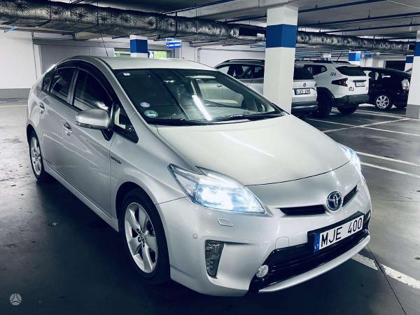 Pelēks Toyota Prius 2012 Viļņa, ar dzinēja tilpumu 1.80 L un nobraukumu 159 tūkst. km par 8900 €, foto 4 vietnē AUTOMOTO.COM.LV