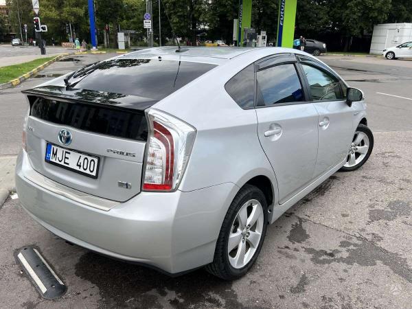 Pelēks Toyota Prius 2012 Viļņa, ar dzinēja tilpumu 1.80 L un nobraukumu 159 tūkst. km par 8900 €, foto 7 vietnē AUTOMOTO.COM.LV