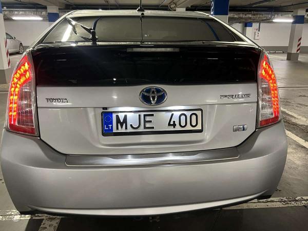 Pelēks Toyota Prius 2012 Viļņa, ar dzinēja tilpumu 1.80 L un nobraukumu 159 tūkst. km par 8900 €, foto 2 vietnē AUTOMOTO.COM.LV