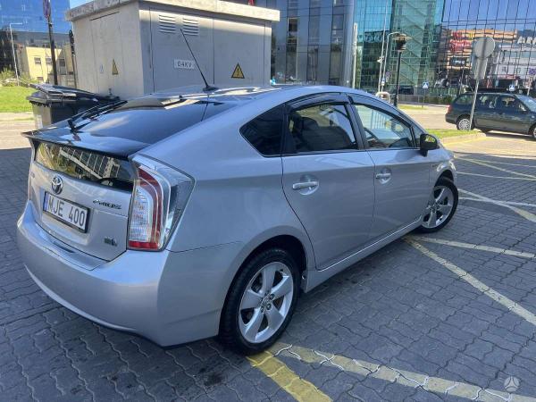 Pelēks Toyota Prius 2012 Viļņa, ar dzinēja tilpumu 1.80 L un nobraukumu 159 tūkst. km par 8900 €, foto 5 vietnē AUTOMOTO.COM.LV