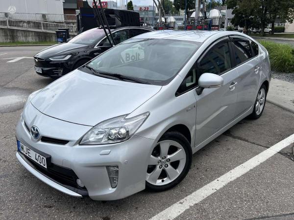 Pelēks Toyota Prius 2012 Viļņa, ar dzinēja tilpumu 1.80 L un nobraukumu 159 tūkst. km par 8900 €, foto 6 vietnē AUTOMOTO.COM.LV