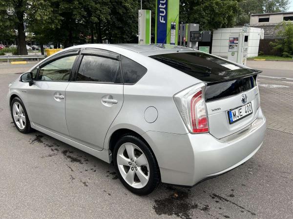 Pelēks Toyota Prius 2012 Viļņa, ar dzinēja tilpumu 1.80 L un nobraukumu 159 tūkst. km par 8900 €, foto 8 vietnē AUTOMOTO.COM.LV