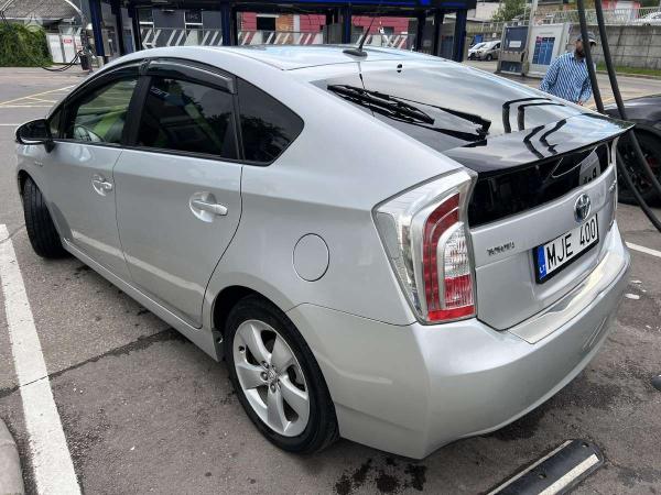 Pelēks Toyota Prius 2012 Viļņa, ar dzinēja tilpumu 1.80 L un nobraukumu 159 tūkst. km par 8900 €, foto 9 vietnē AUTOMOTO.COM.LV