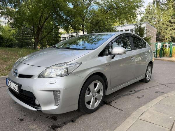 Grey Toyota Prius 2012 in Vilnius, with an engine capacity of 1.80 L and mileage of 156 thousand km for 8500 €, photo 9 on AUTOMOTO.COM.LV