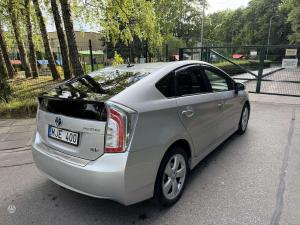 Grey Toyota Prius 2012 in Vilnius, with an engine capacity of 1.80 L and mileage of 156 thousand km for 8500 €, photo 3 on AUTOMOTO.COM.LV