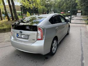 Grey Toyota Prius 2012 in Vilnius, with an engine capacity of 1.80 L and mileage of 156 thousand km for 8500 €, photo 11 on AUTOMOTO.COM.LV