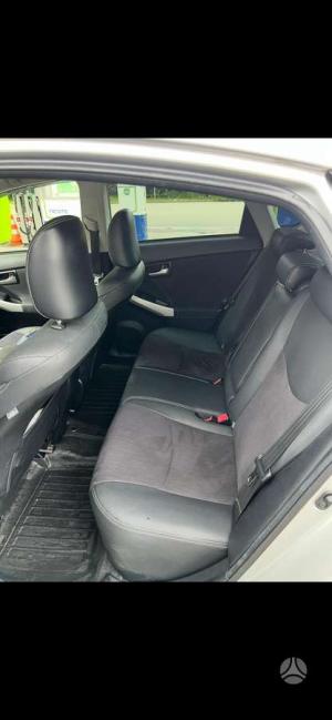 Grey Toyota Prius 2012 in Vilnius, with an engine capacity of 1.80 L and mileage of 156 thousand km for 8500 €, photo 15 on AUTOMOTO.COM.LV