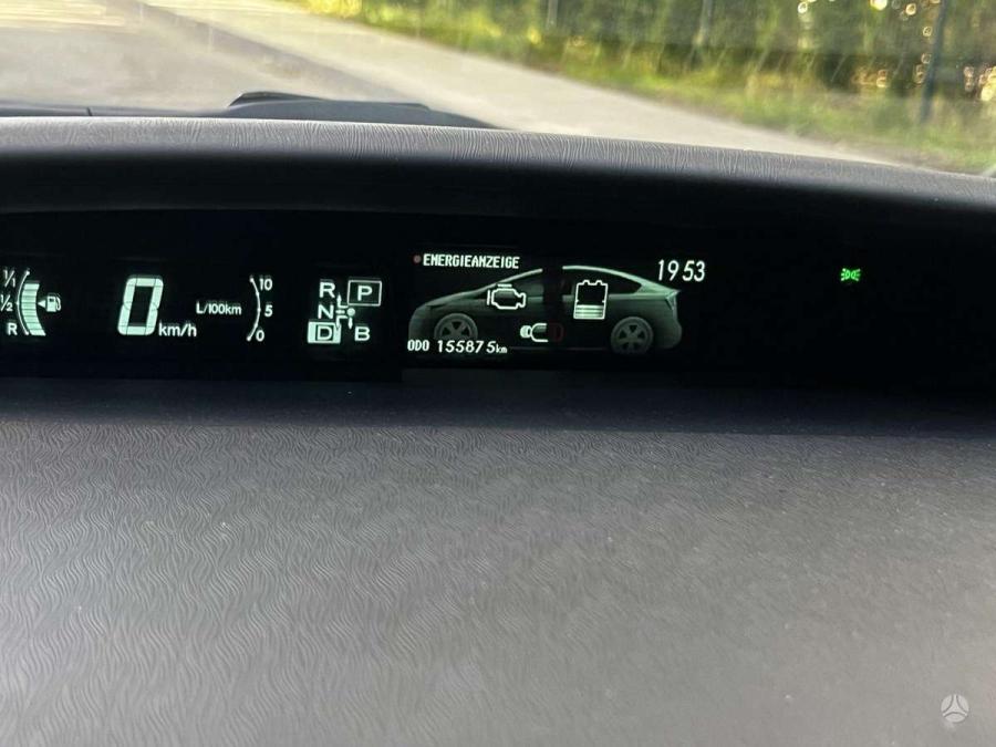 Grey Toyota Prius 2012 in Vilnius, with an engine capacity of 1.80 L and mileage of 156 thousand km for 8500 €, photo 21 on AUTOMOTO.COM.LV