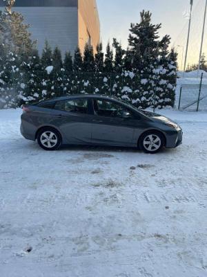 Pelēks Toyota Prius 2016 Klaipėda, ar dzinēja tilpumu 1.80 L un nobraukumu 115 tūkst. km par 12900 €, foto 3 vietnē AUTOMOTO.COM.LV