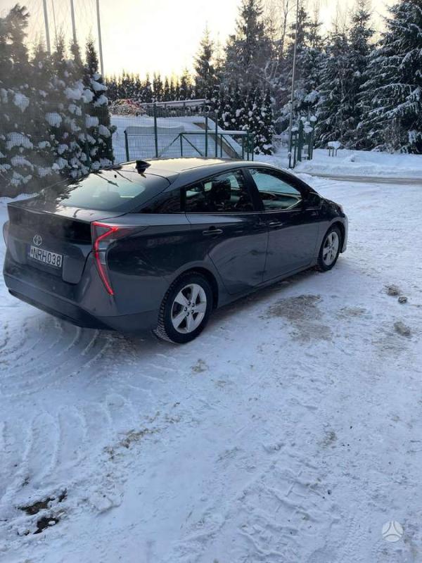 Grey Toyota Prius 2016 in Klaipeda, with an engine capacity of 1.80 L and mileage of 115 thousand km for 12900 €, photo 4 on AUTOMOTO.COM.LV