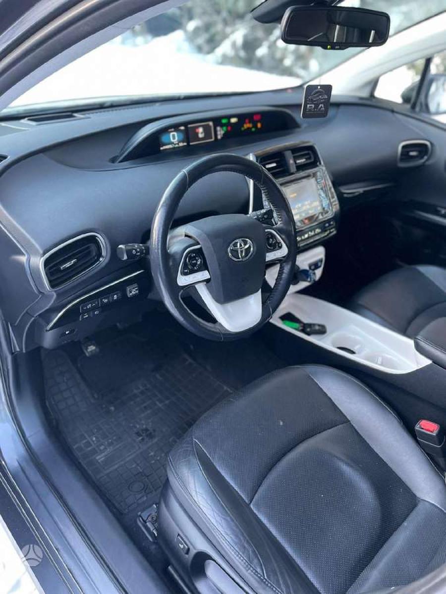 Pelēks Toyota Prius 2016 Klaipėda, ar dzinēja tilpumu 1.80 L un nobraukumu 115 tūkst. km par 12900 €, foto 7 vietnē AUTOMOTO.COM.LV