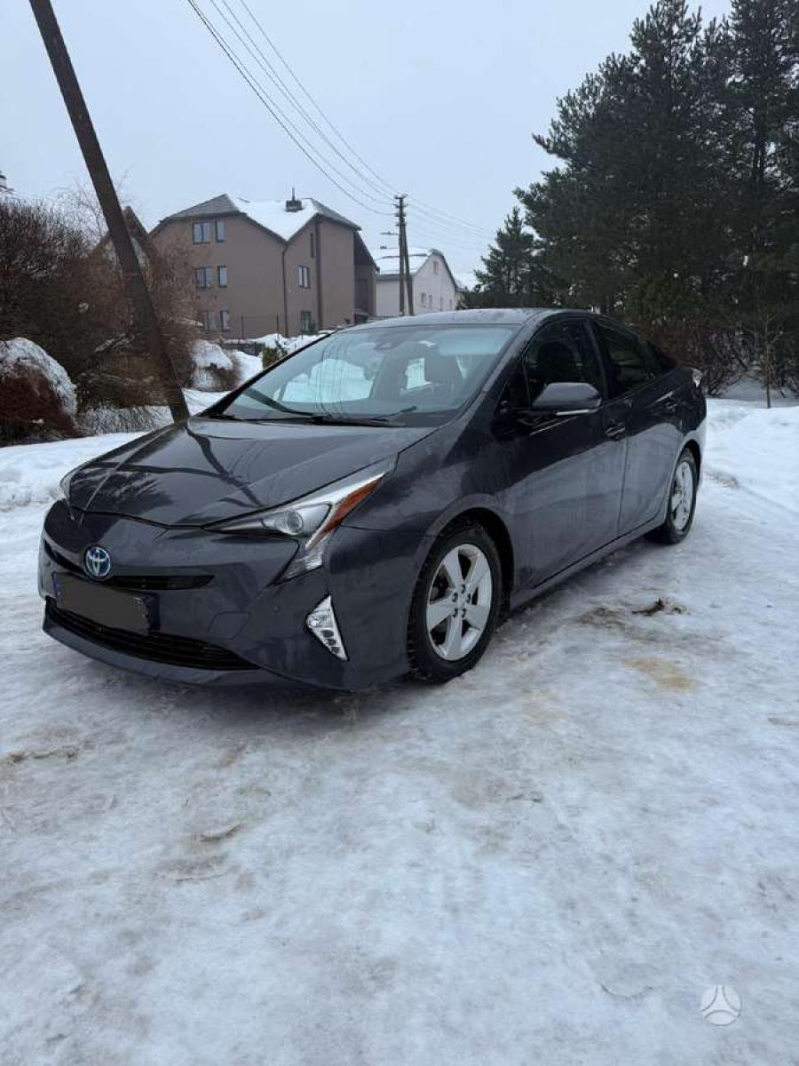 Grey Toyota Prius 2016 in Vilnius, with an engine capacity of 1.80 L and mileage of 115 thousand km for 11500 €, photo 1 on AUTOMOTO.COM.LV