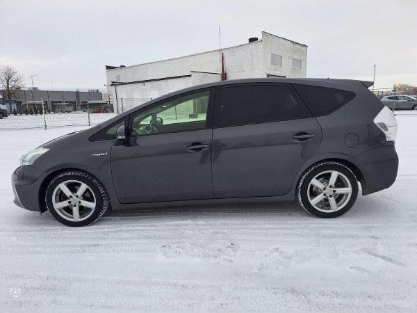 Pelēks Toyota Prius 2012 Marijampole, ar dzinēja tilpumu 1.80 L un nobraukumu 218 tūkst. km par 7500 €, foto 2 vietnē AUTOMOTO.COM.LV