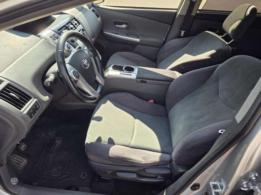 Pelēks Toyota Prius 2012 Marijampole, ar dzinēja tilpumu 1.80 L un nobraukumu 188 tūkst. km par 7899 €, foto 14 vietnē AUTOMOTO.COM.LV