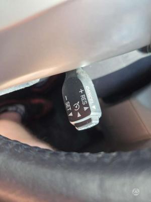 Pelēks Toyota Prius 2012 Marijampole, ar dzinēja tilpumu 1.80 L un nobraukumu 188 tūkst. km par 7899 €, foto 16 vietnē AUTOMOTO.COM.LV