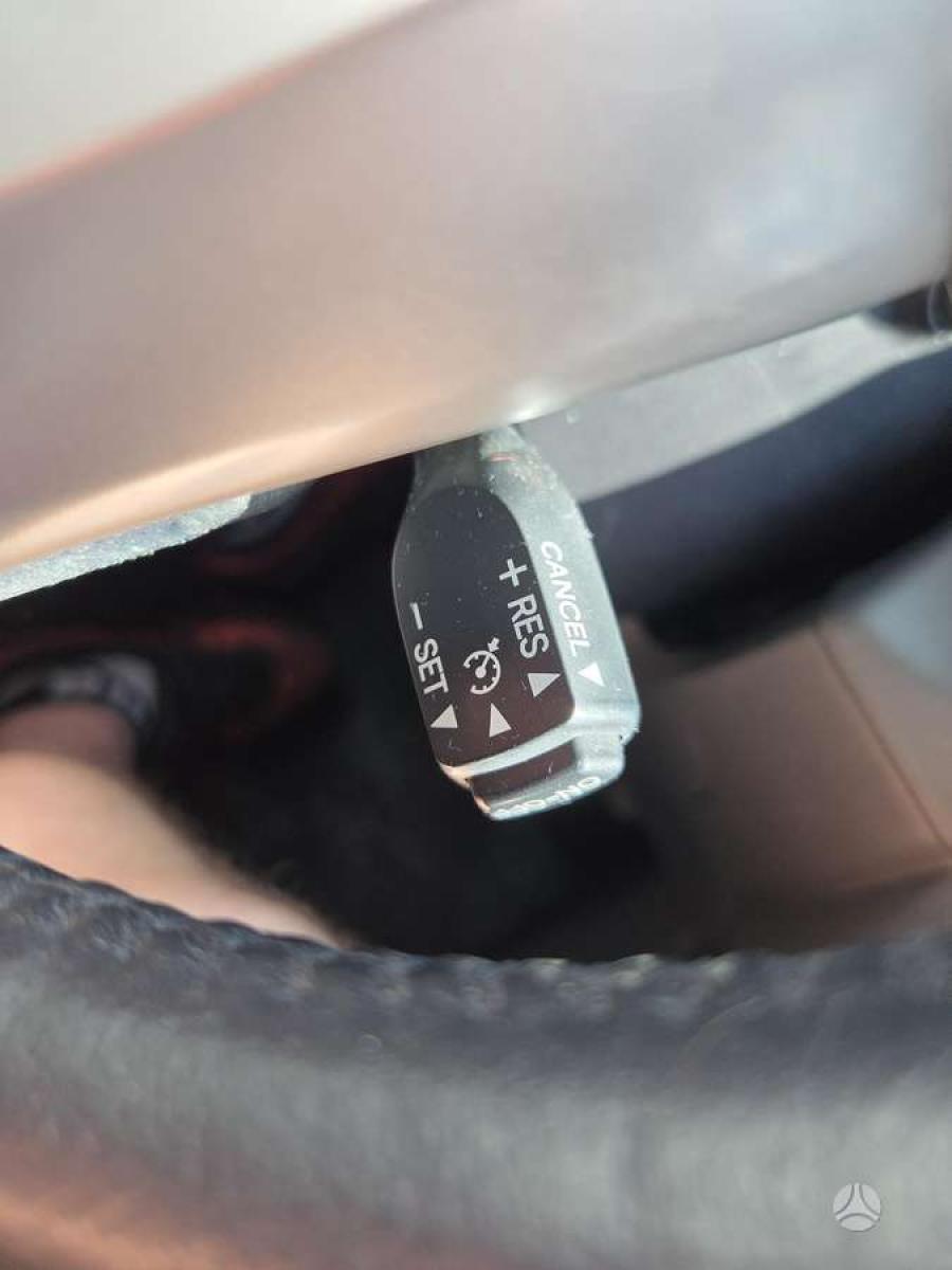 Pelēks Toyota Prius 2012 Marijampole, ar dzinēja tilpumu 1.80 L un nobraukumu 188 tūkst. km par 7899 €, foto 16 vietnē AUTOMOTO.COM.LV