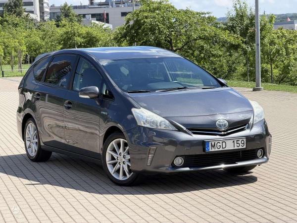 Grey Toyota Prius 2012 in Vilnius, with an engine capacity of 1.80 L and mileage of 210 thousand km for 9500 €, photo 1 on AUTOMOTO.COM.LV