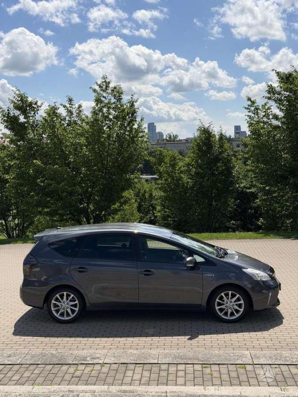 Grey Toyota Prius 2012 in Vilnius, with an engine capacity of 1.80 L and mileage of 210 thousand km for 9500 €, photo 2 on AUTOMOTO.COM.LV