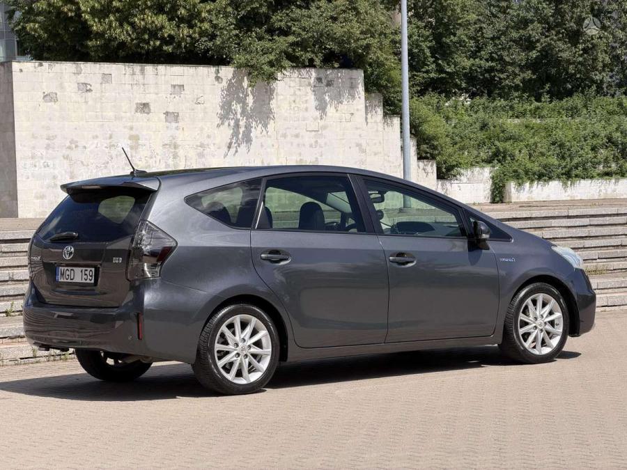 Pelēks Toyota Prius 2012 Viļņa, ar dzinēja tilpumu 1.80 L un nobraukumu 210 tūkst. km par 9500 €, foto 5 vietnē AUTOMOTO.COM.LV