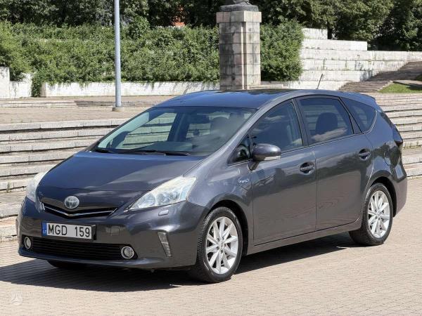 Grey Toyota Prius 2012 in Vilnius, with an engine capacity of 1.80 L and mileage of 210 thousand km for 9500 €, photo 5 on AUTOMOTO.COM.LV