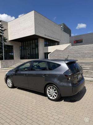 Pelēks Toyota Prius 2012 Viļņa, ar dzinēja tilpumu 1.80 L un nobraukumu 210 tūkst. km par 9500 €, foto 7 vietnē AUTOMOTO.COM.LV