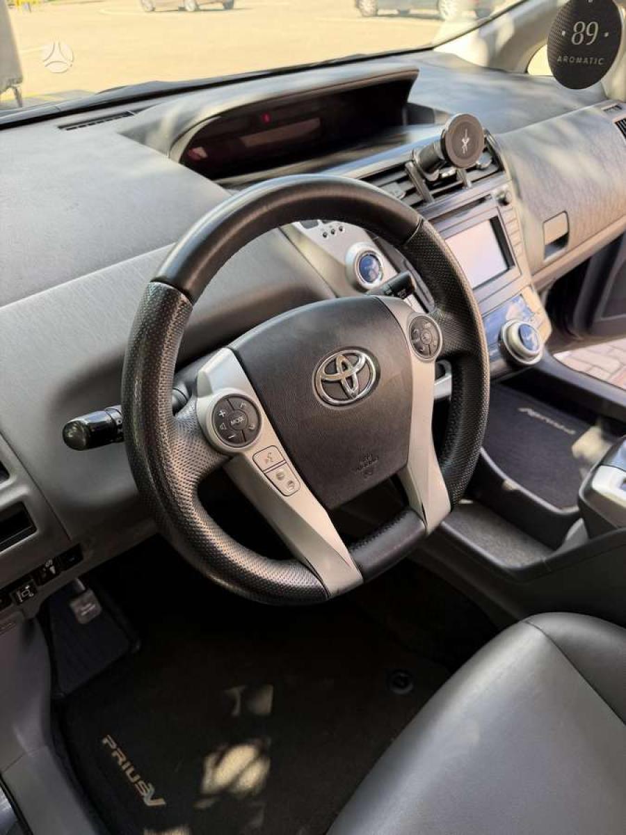 Pelēks Toyota Prius 2012 Viļņa, ar dzinēja tilpumu 1.80 L un nobraukumu 210 tūkst. km par 9500 €, foto 14 vietnē AUTOMOTO.COM.LV