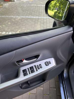 Pelēks Toyota Prius 2012 Viļņa, ar dzinēja tilpumu 1.80 L un nobraukumu 210 tūkst. km par 9500 €, foto 15 vietnē AUTOMOTO.COM.LV