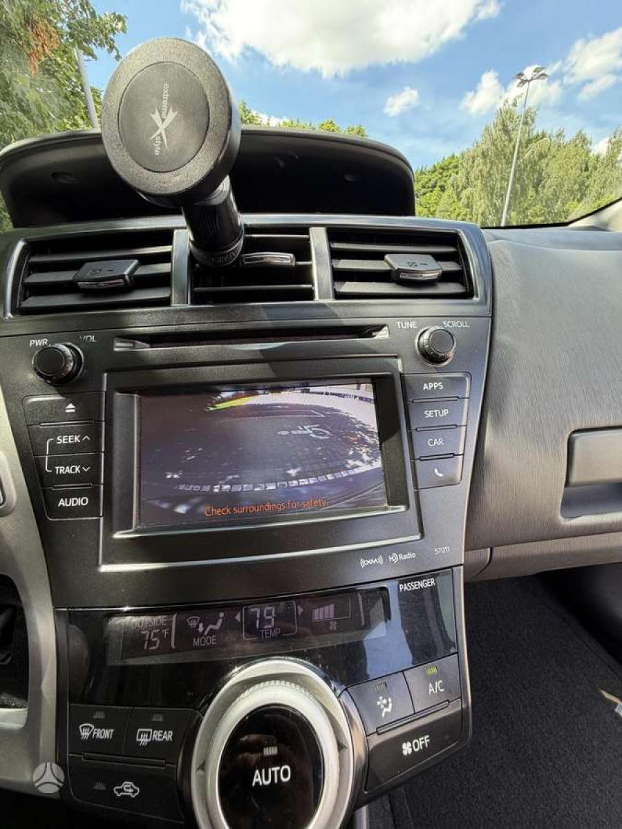 Pelēks Toyota Prius 2012 Viļņa, ar dzinēja tilpumu 1.80 L un nobraukumu 210 tūkst. km par 9500 €, foto 16 vietnē AUTOMOTO.COM.LV