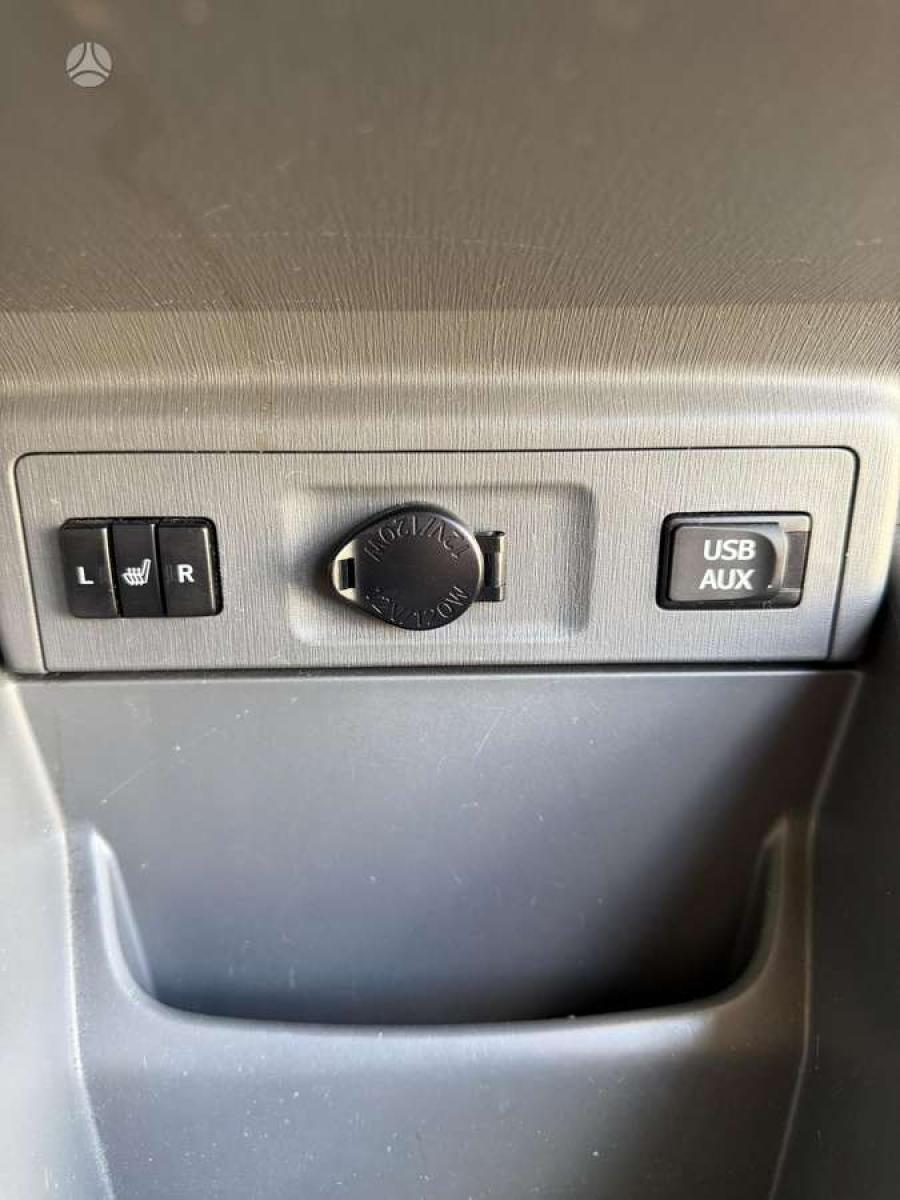 Pelēks Toyota Prius 2012 Viļņa, ar dzinēja tilpumu 1.80 L un nobraukumu 210 tūkst. km par 9500 €, foto 17 vietnē AUTOMOTO.COM.LV