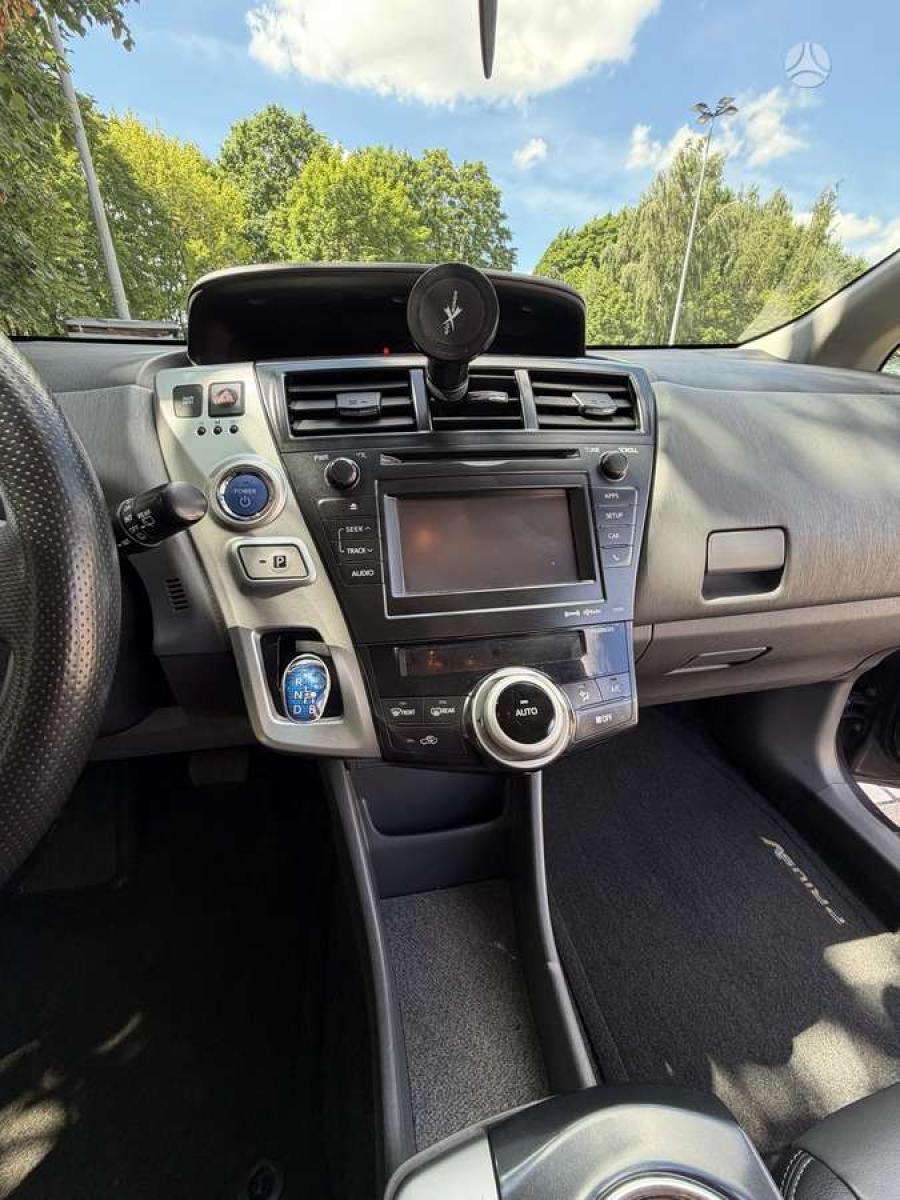 Pelēks Toyota Prius 2012 Viļņa, ar dzinēja tilpumu 1.80 L un nobraukumu 210 tūkst. km par 9500 €, foto 18 vietnē AUTOMOTO.COM.LV