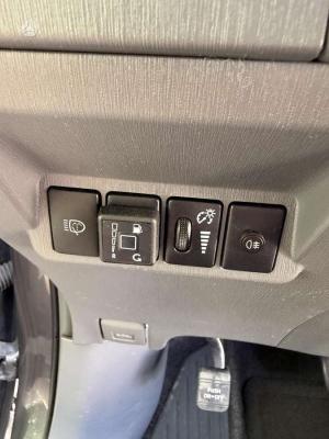 Pelēks Toyota Prius 2012 Viļņa, ar dzinēja tilpumu 1.80 L un nobraukumu 210 tūkst. km par 9500 €, foto 19 vietnē AUTOMOTO.COM.LV