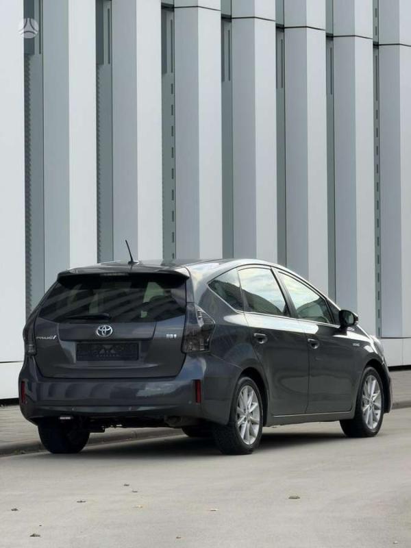 Grey Toyota Prius 2012 in Vilnius, with an engine capacity of 1.80 L and mileage of 220 thousand km for 8990 €, photo 3 on AUTOMOTO.COM.LV