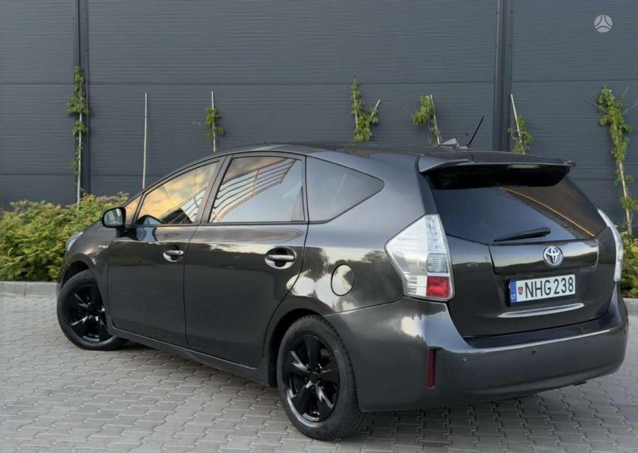 Pelēks Toyota Prius 2012 Viļņa, ar dzinēja tilpumu 1.80 L un nobraukumu 450 tūkst. km par 6750 €, foto 5 vietnē AUTOMOTO.COM.LV