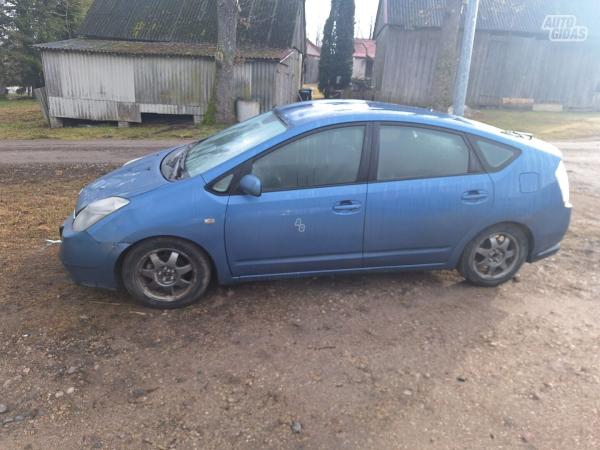 Toyota Prius 2004 Šilalė, ar dzinēja tilpumu 1.50 L un nobraukumu 1900 tūkst. km par 1250 €, foto 4 vietnē AUTOMOTO.COM.LV