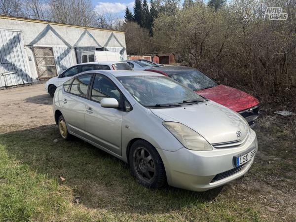 Toyota Prius 2004 Viļņa, ar dzinēja tilpumu 1.50 L un nobraukumu 238 tūkst. km par 1600 €, foto 2 vietnē AUTOMOTO.COM.LV